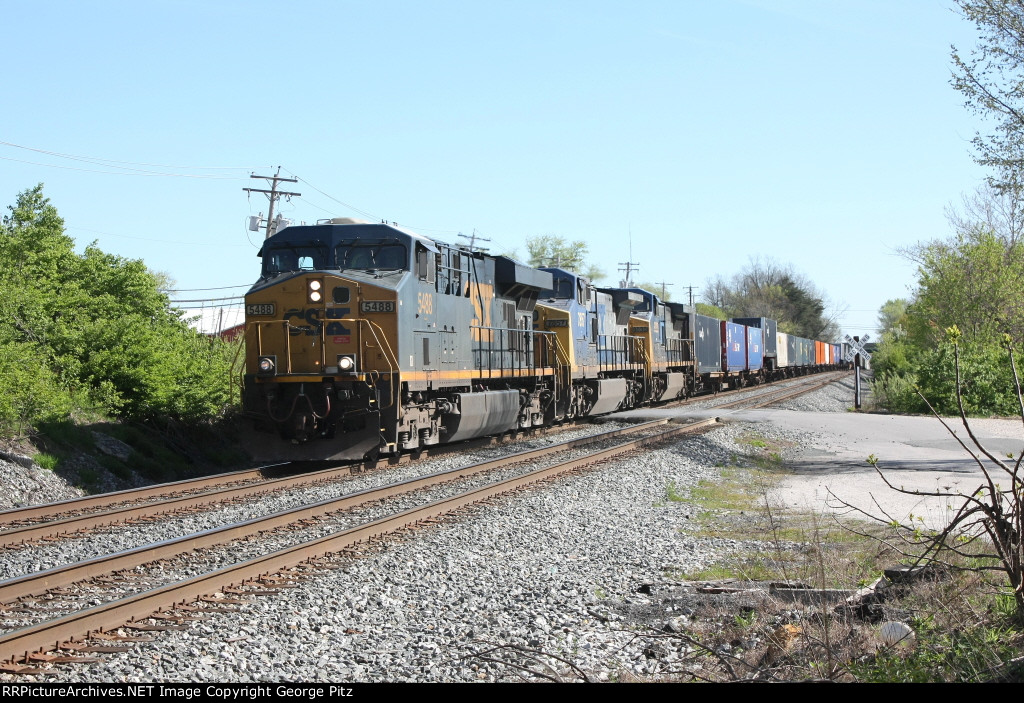 CSX 5488 and train Q031